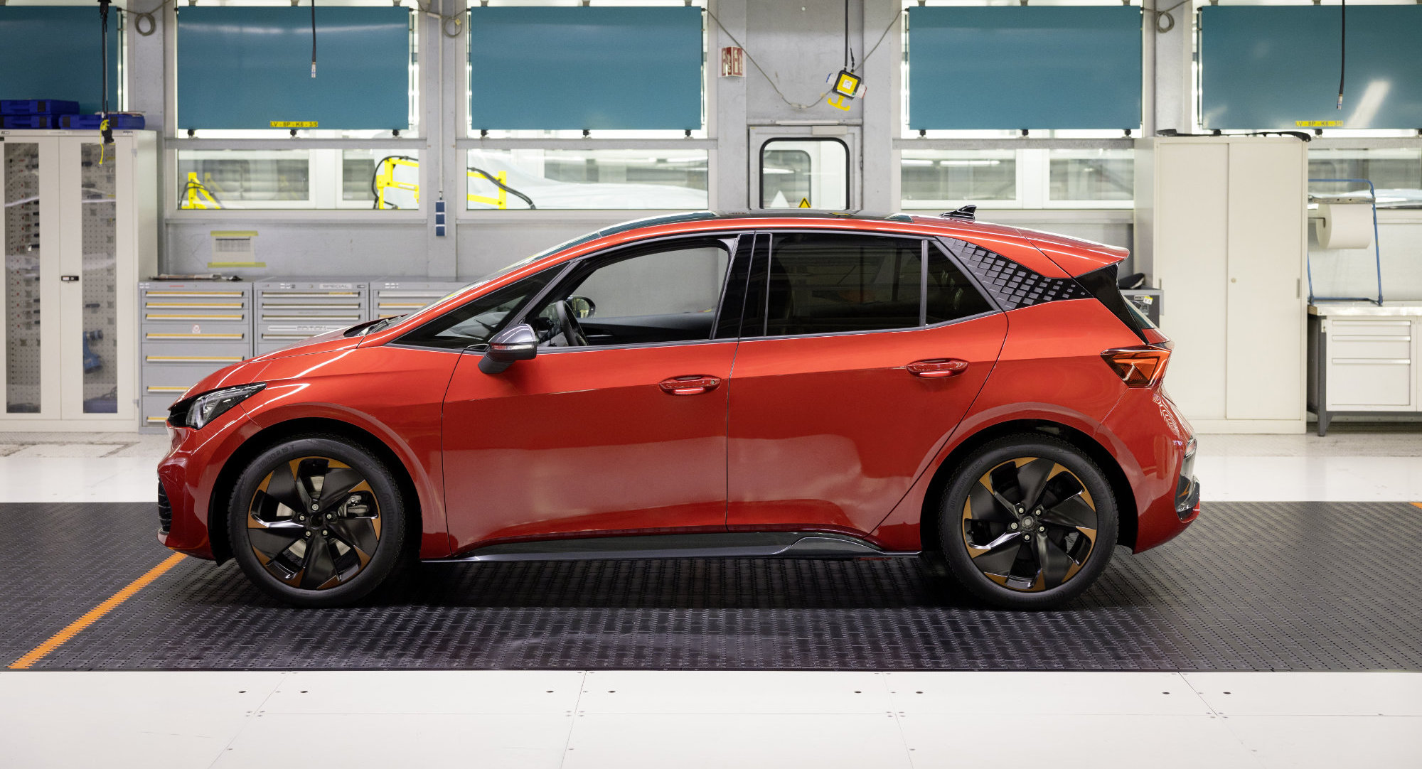 CUPRA Born enters production - CUPRA's first 100% electric car ...